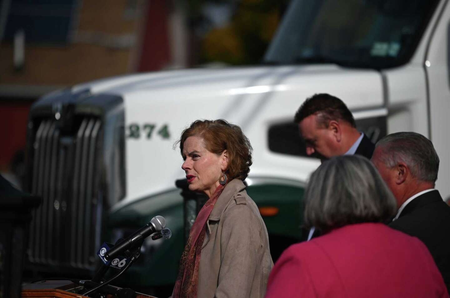 Trucking firms call on Hochul to delay New York's EV mandates