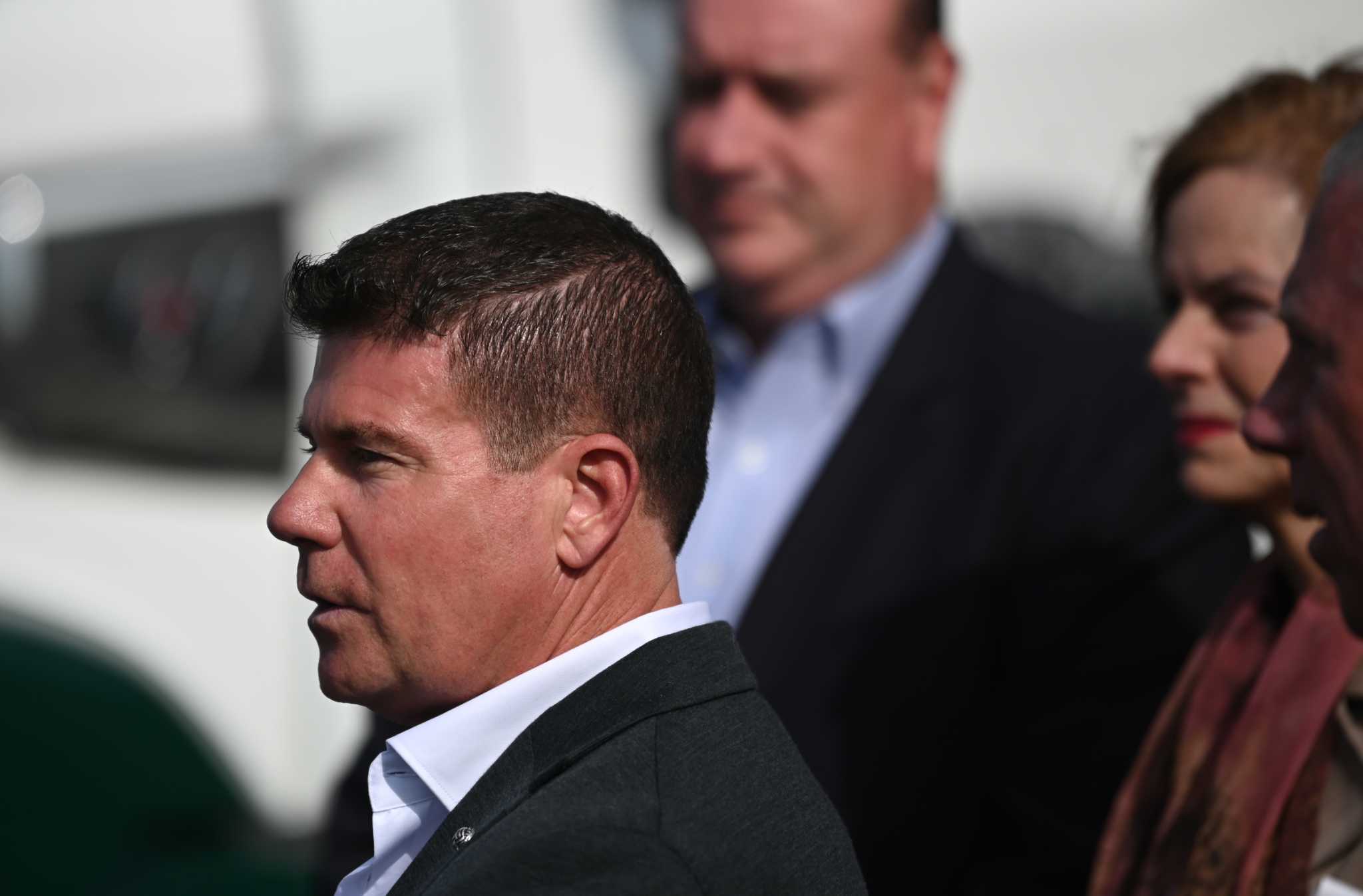 Trucking firms call on Hochul to delay New York's EV mandates