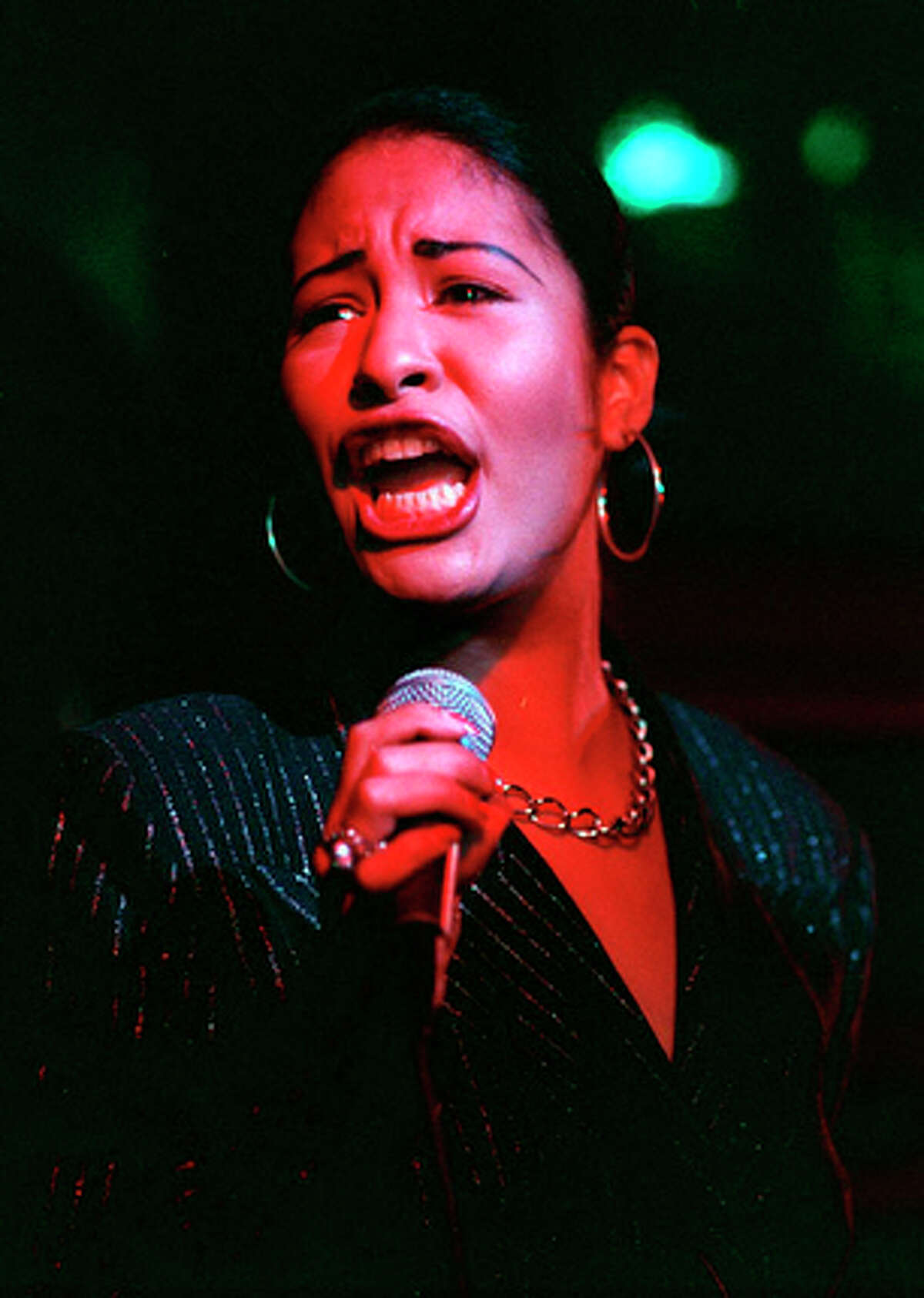 Perez reflects on Selena