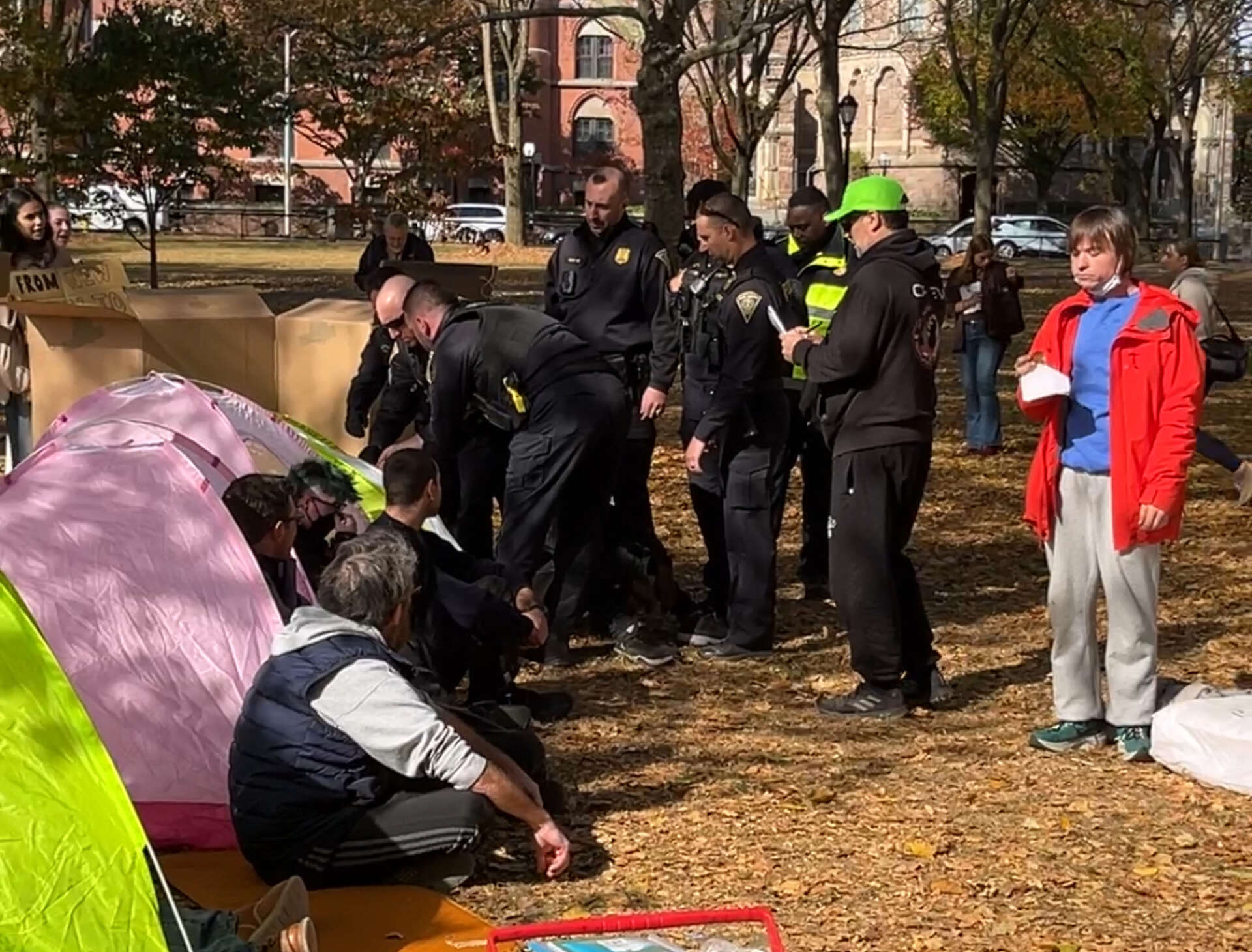 New Haven police arrest seven homelessness activists on the Green