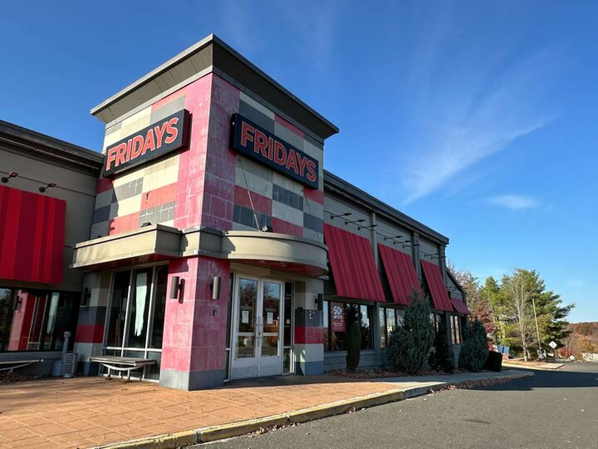 Restaurant chain TGI Fridays closes Connecticut restaurants