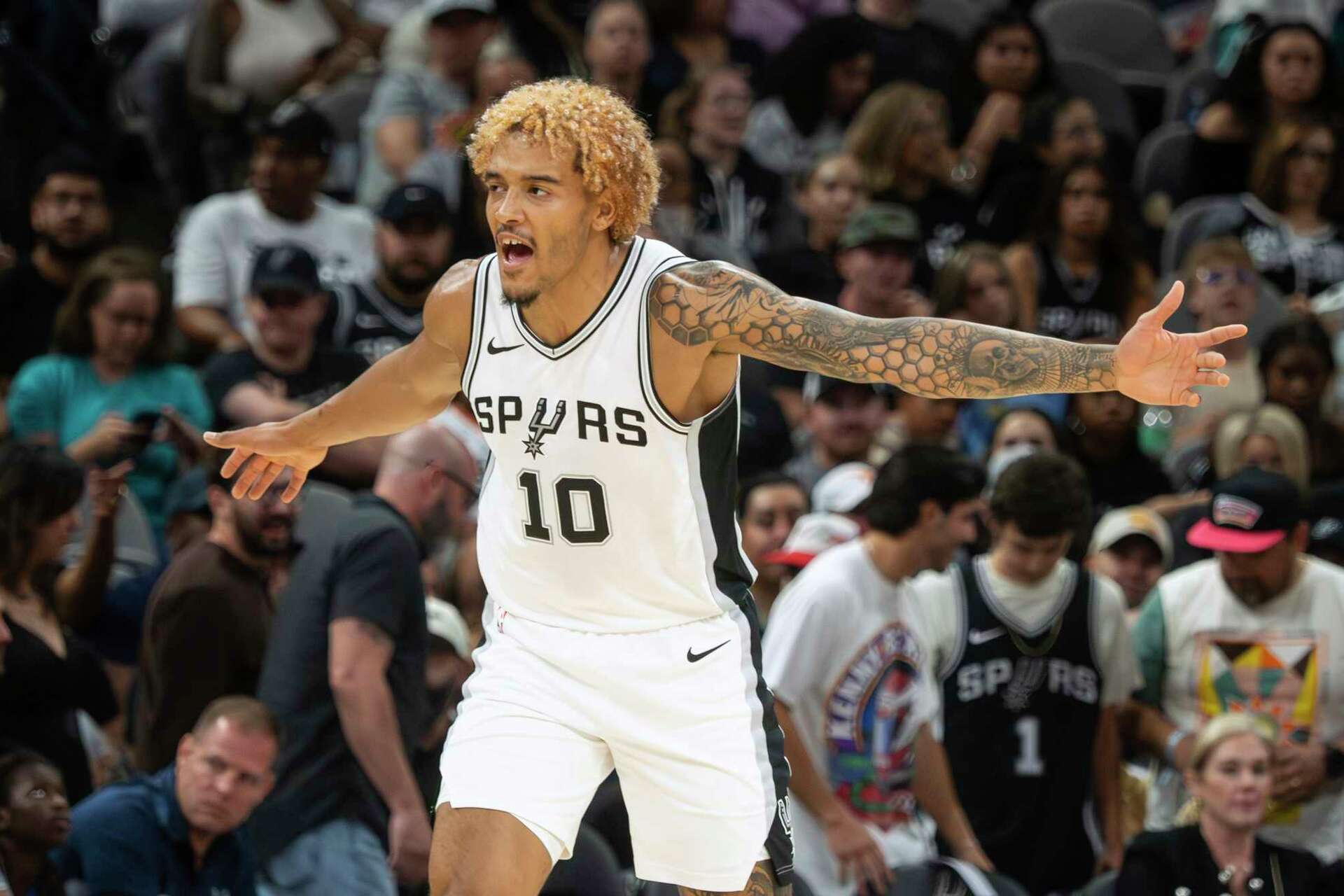 Spurs' Jeremy Sochan begins recovery after surgery