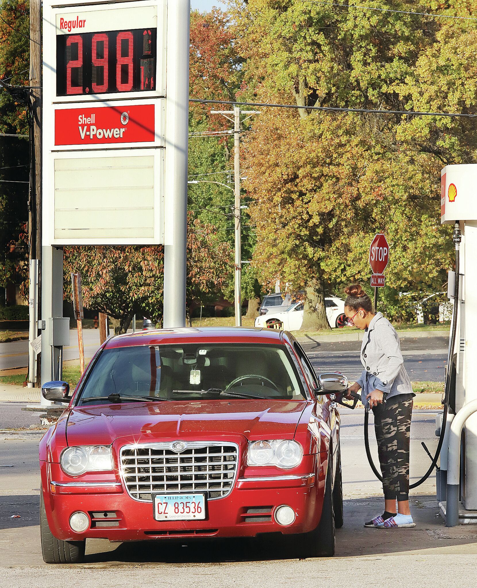 Illinois gas prices fall below $3 amid Joe Biden's oil reserve release