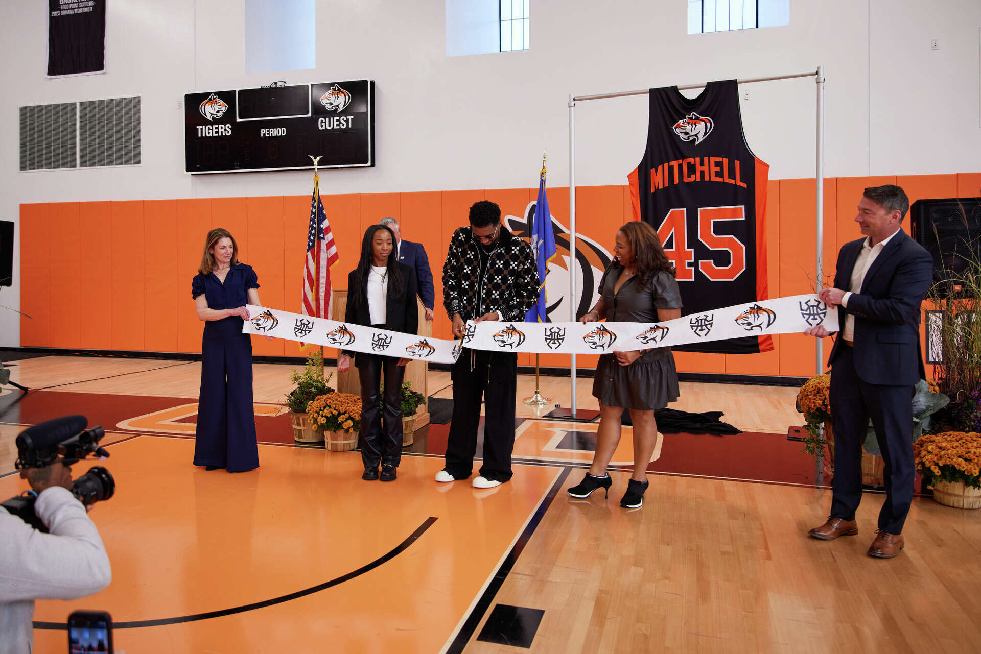Greenwich Country Day School names new gym for NBA's Donovan Mitchell