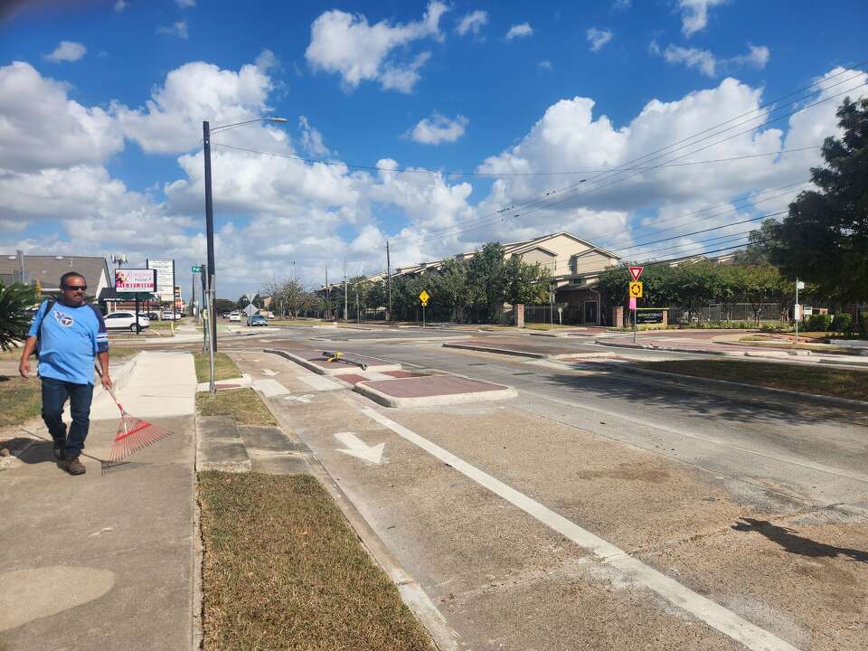 Houston Mayor Whitmire mulls ripping out new roundabout