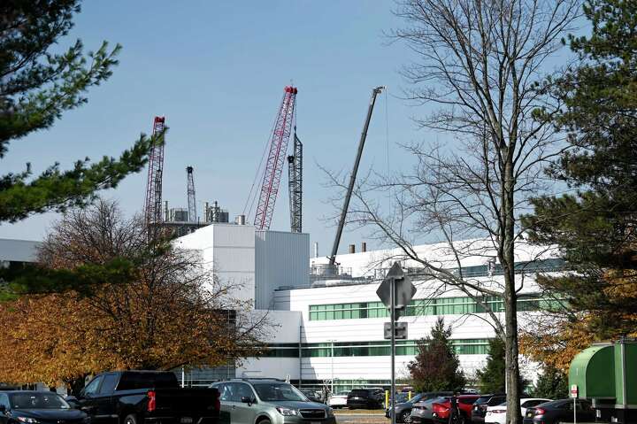 Albany wins 'flagship' $825M federal chip research lab, Schumer says