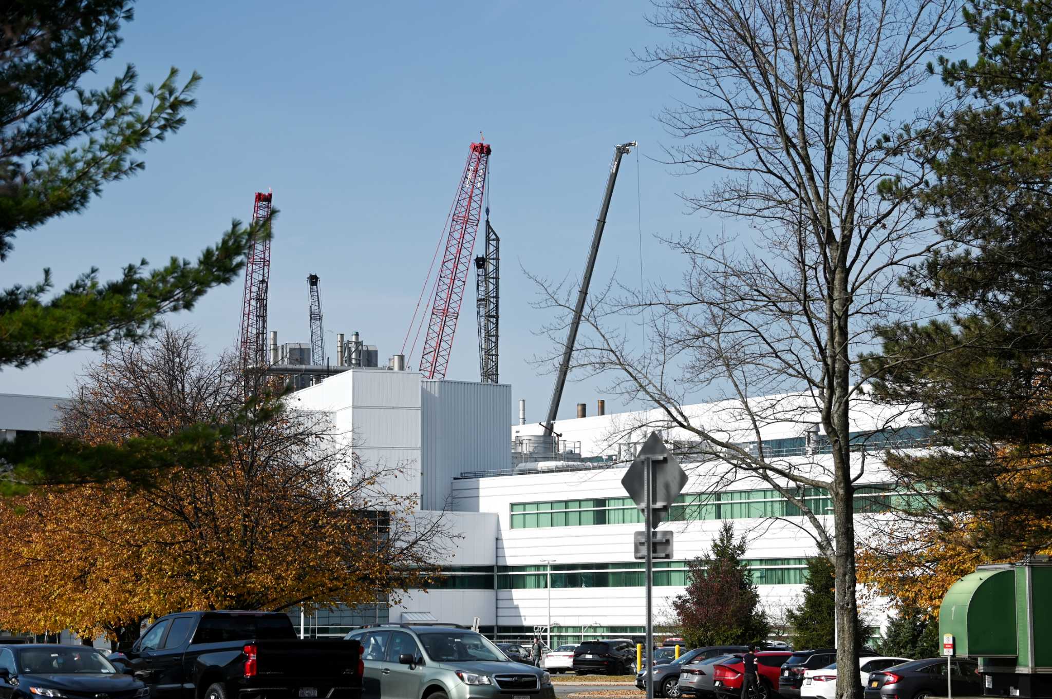 Albany wins 'flagship' $825M federal chip research lab, Schumer says