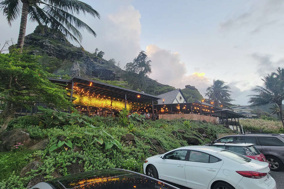 Iconic Hawaii restaurant reopens after nearly a decade