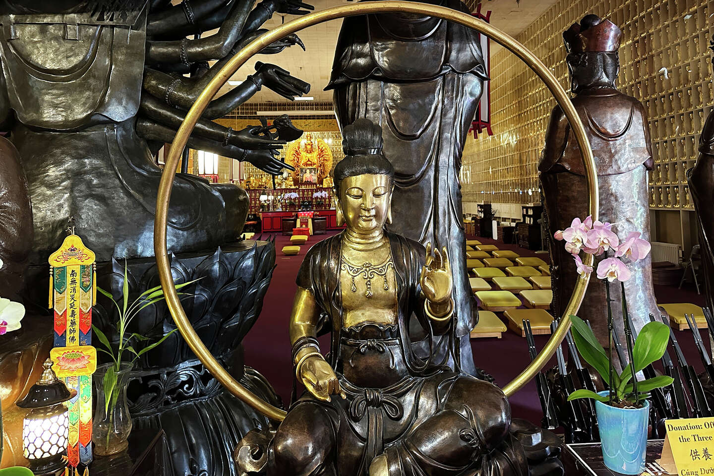 The mysterious California town with 10,000 Buddhas