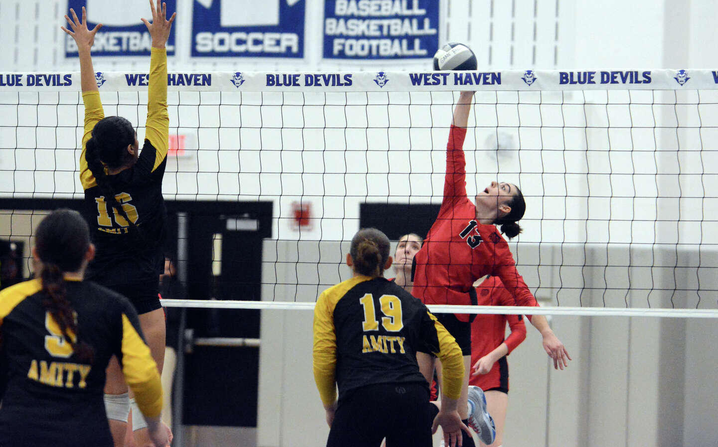 Amity wins SCC high school girls volleyball tournament over SHA