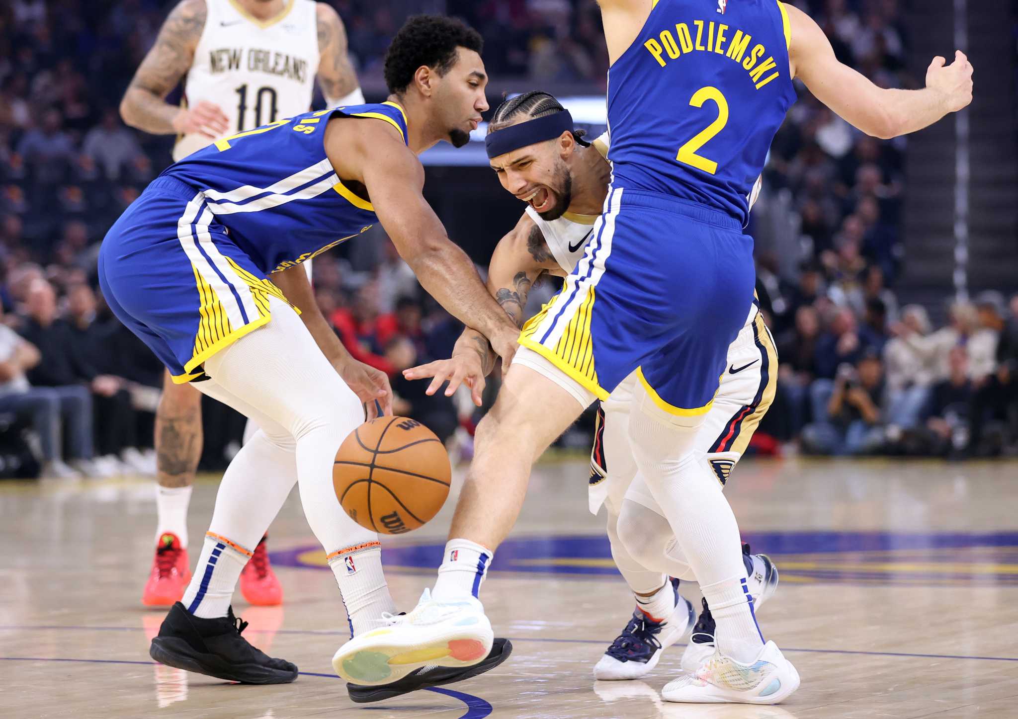 Warriors ride ever-improving defense to another victory over Pelicans