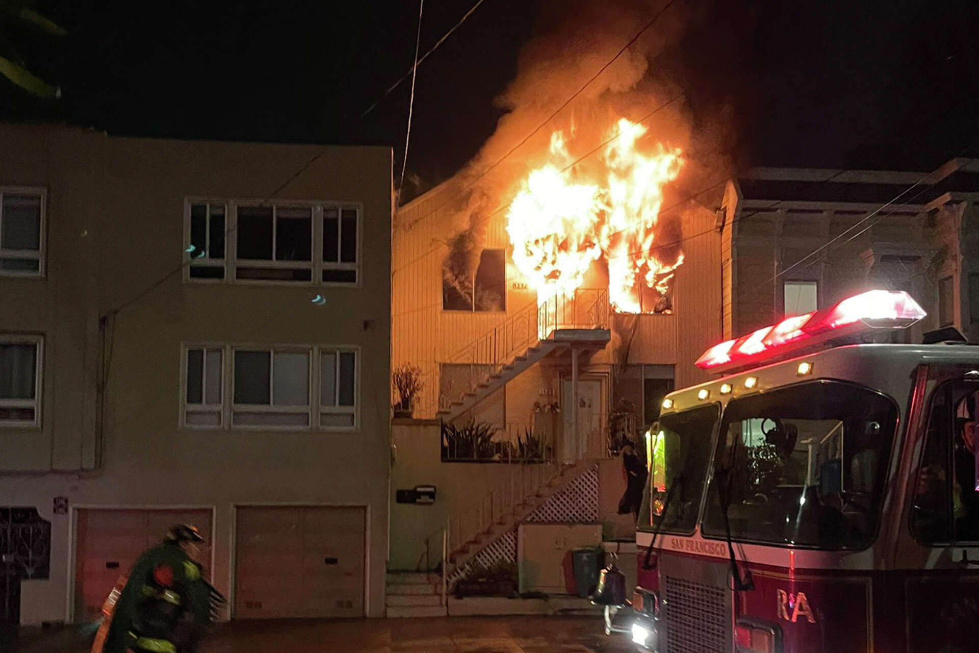 70 firefighters battle blaze in SF's Noe Valley, 5 people displaced