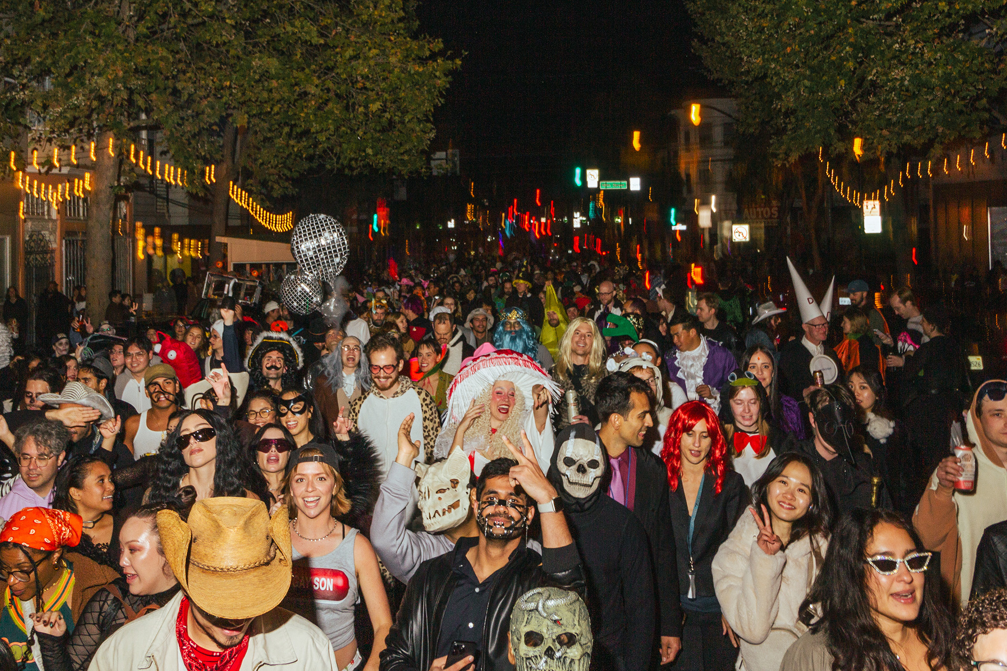 Unsanctioned Bay to Breakers-style Halloween parade takes over SF