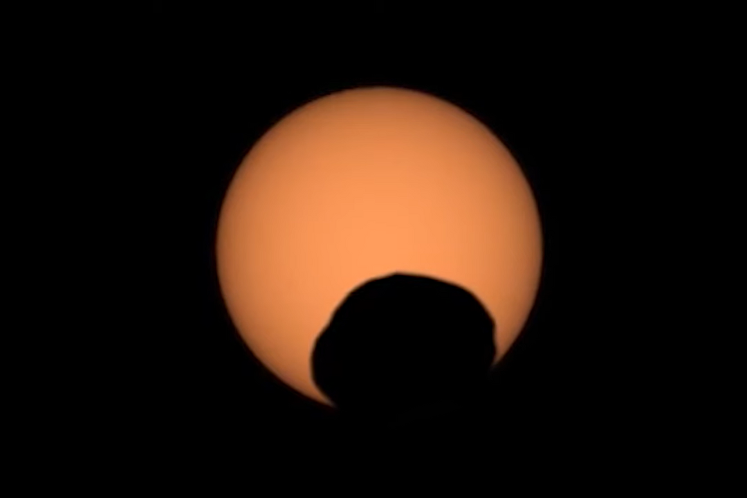 Solar eclipse makes the Sun look like a 'googly eye' in new NASA video