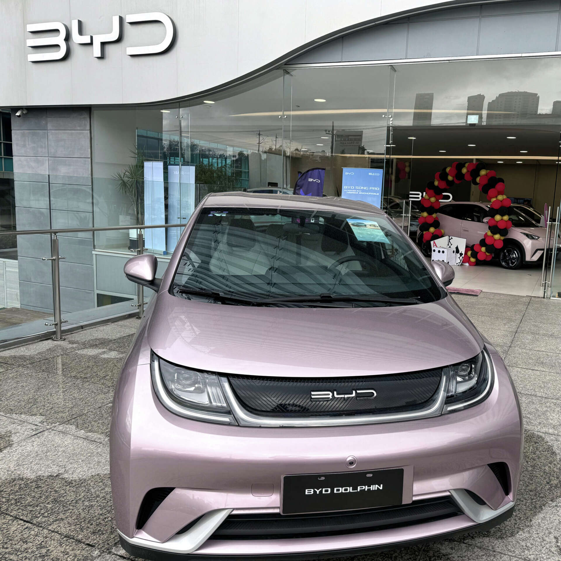 As Chinese EV maker grows in Mexico, Harris, Trump differ on plans