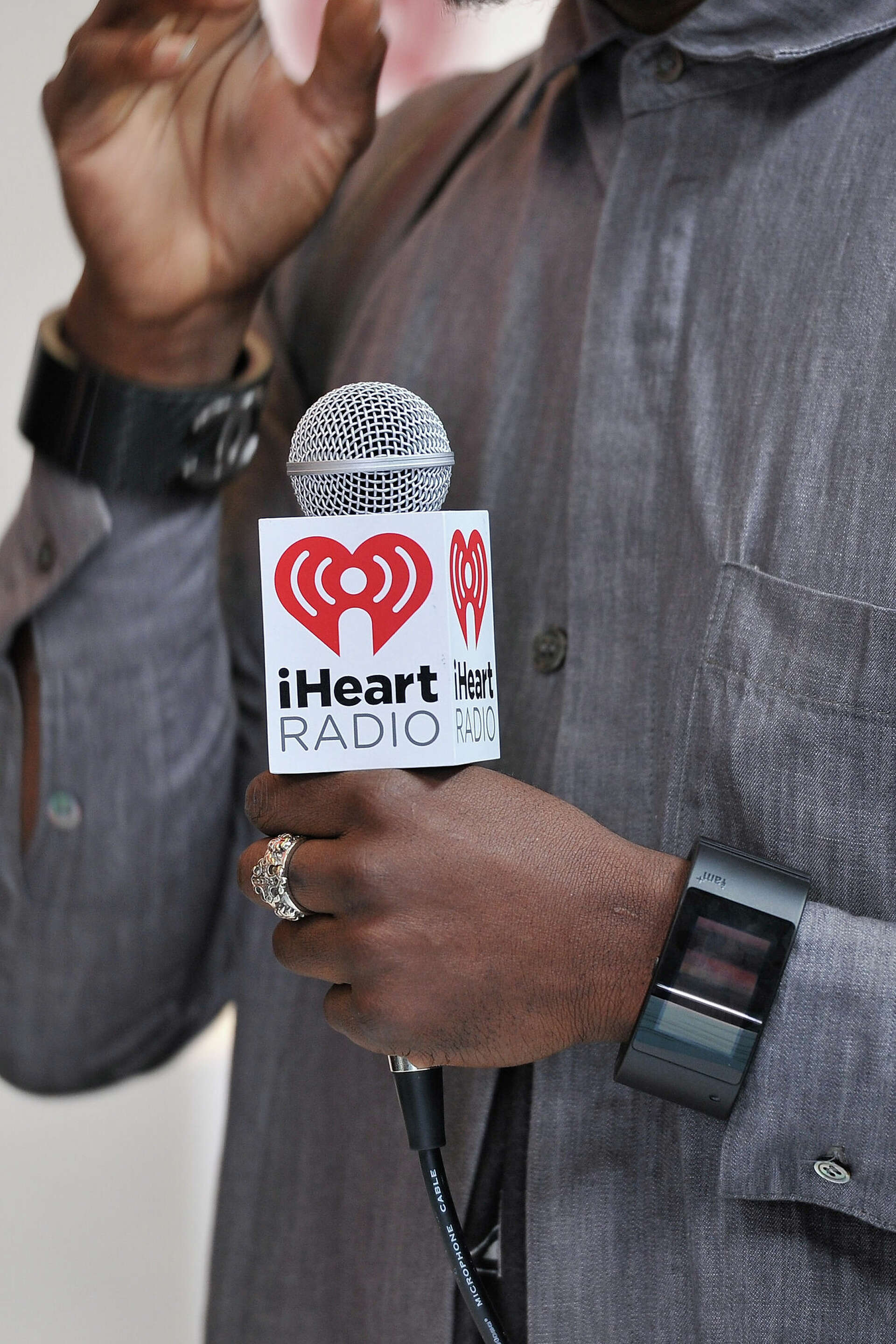 San Antonio's new bilingual radio station bumps 'Tus Favoritas'