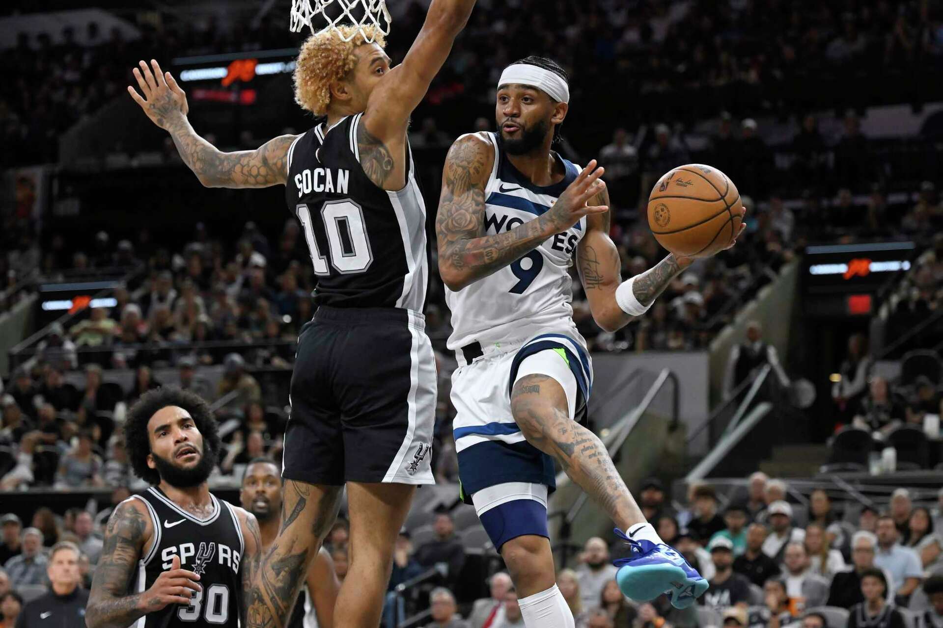 Spurs' Jeremy Sochan begins recovery after surgery