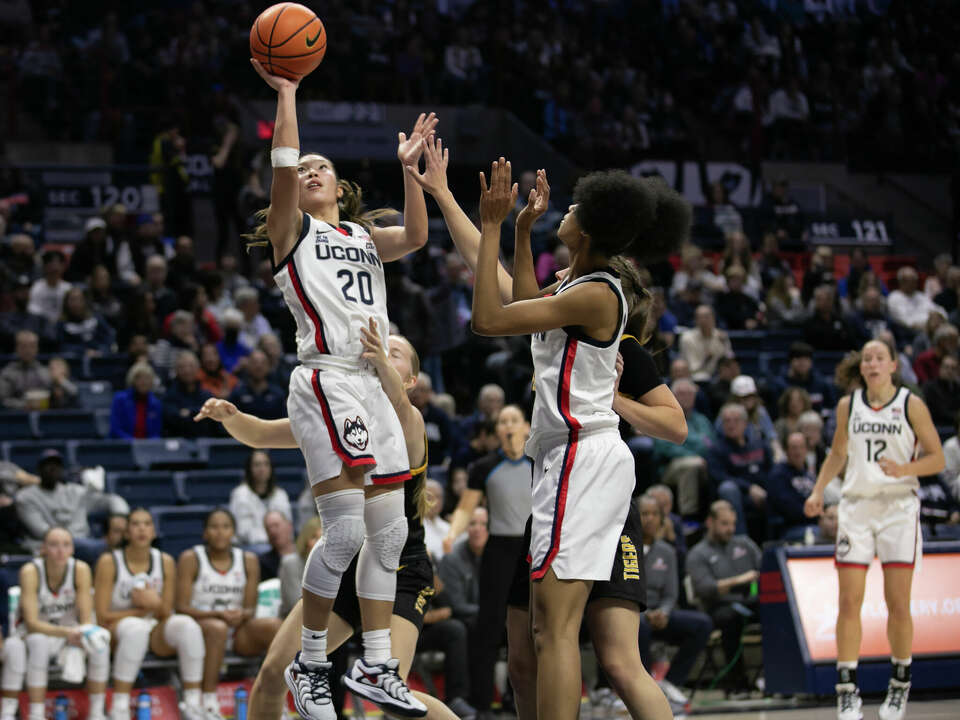 Transfer Kaitlyn Chen already a leader for UConn women's basketball