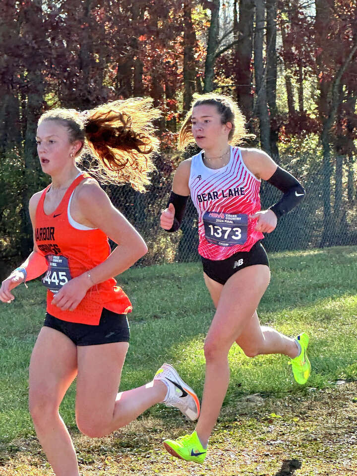Brother-sister duo Mason and Callie Sinke make waves in cross country