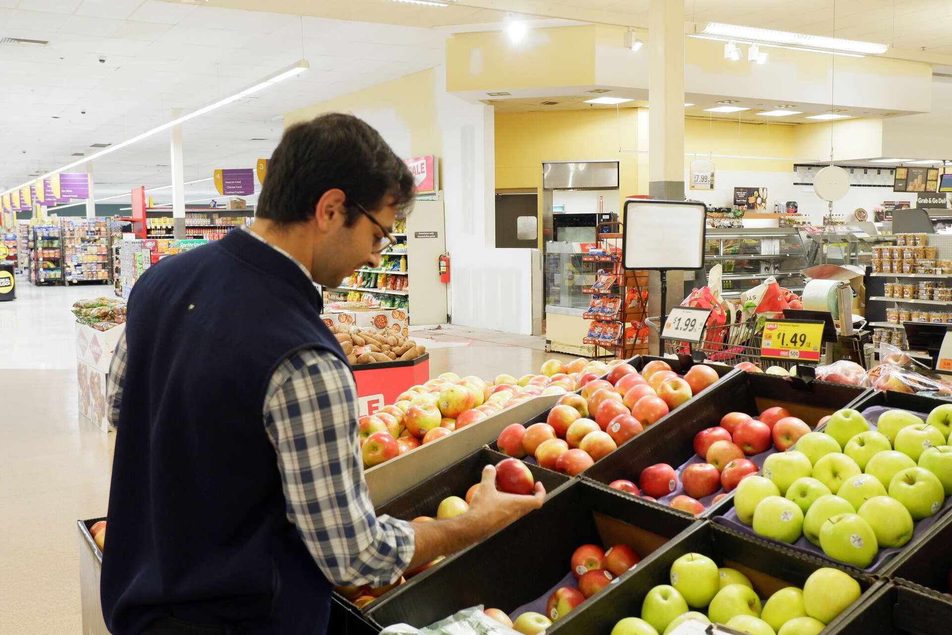 Yale students open food pharmacy to help food insecure CT residents