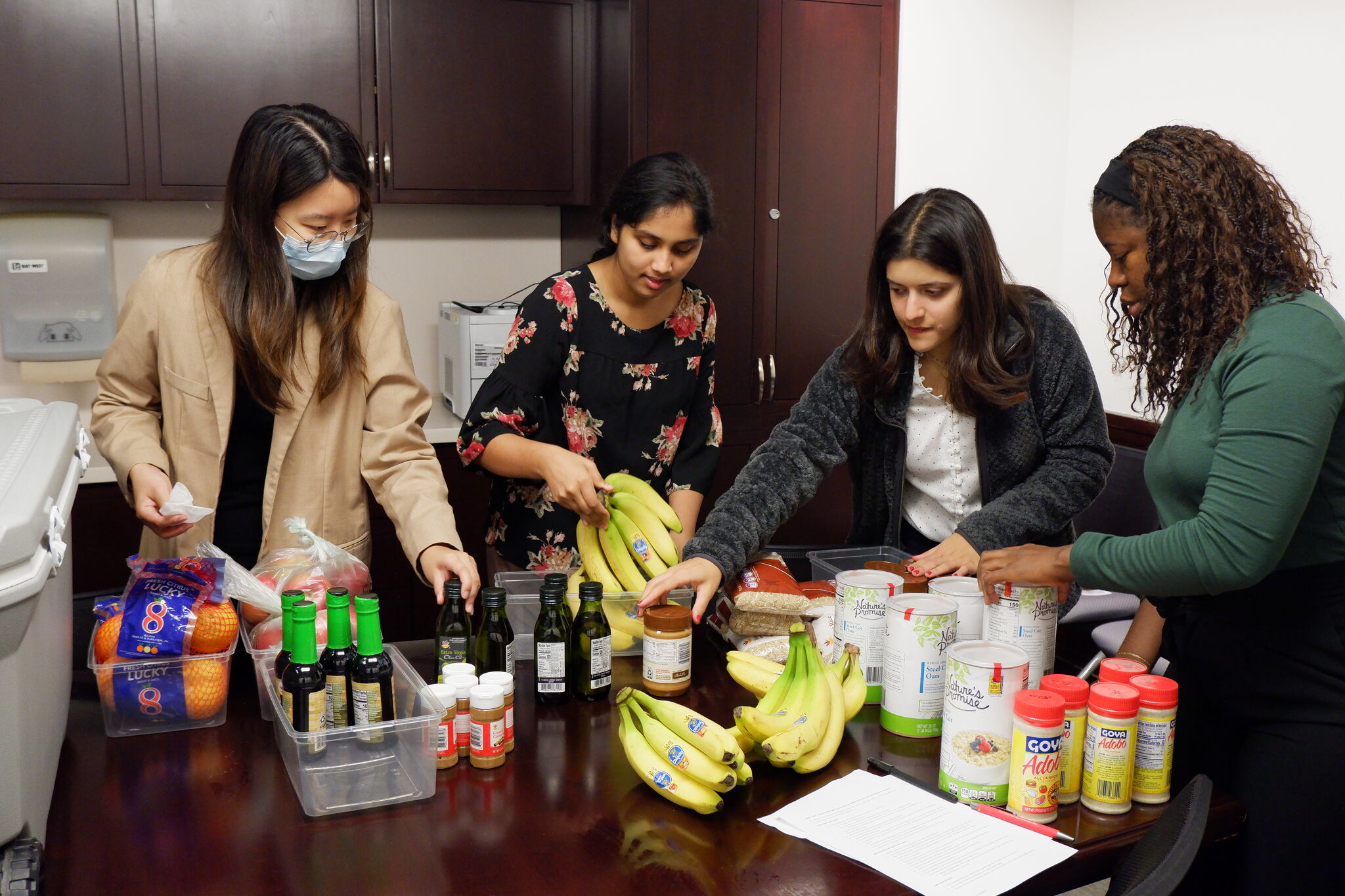 Yale students open food pharmacy to help food insecure CT residents