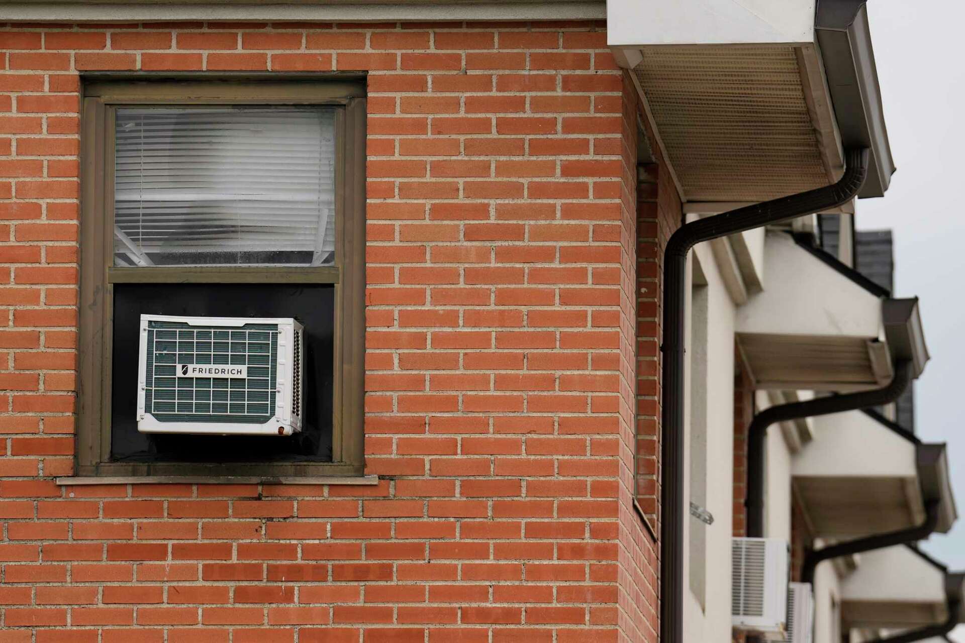 Houston spent millions for public housing to have AC. What went wrong?
