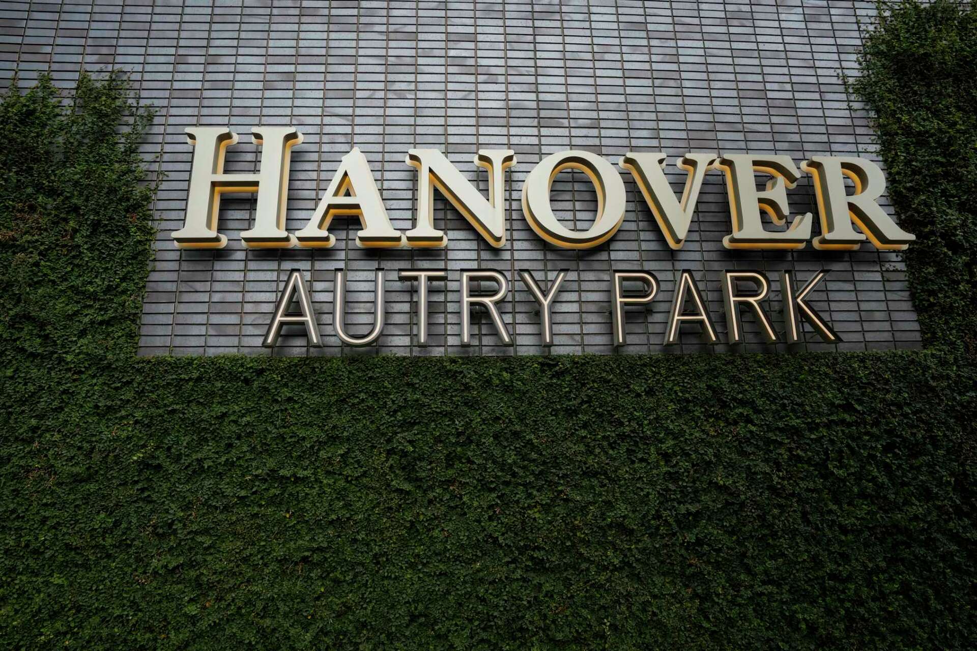 Hanover Buffalo Bayou apartment tower opens in Houston's Autry Park