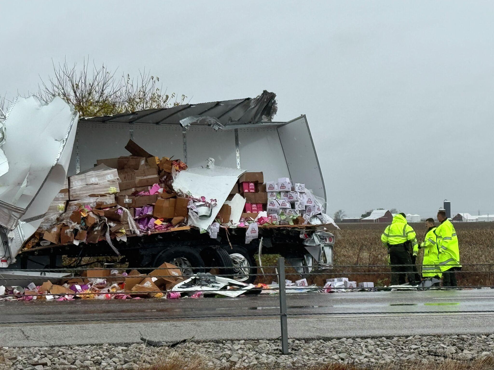Illinois State Police respond to semi truck crash on I-55