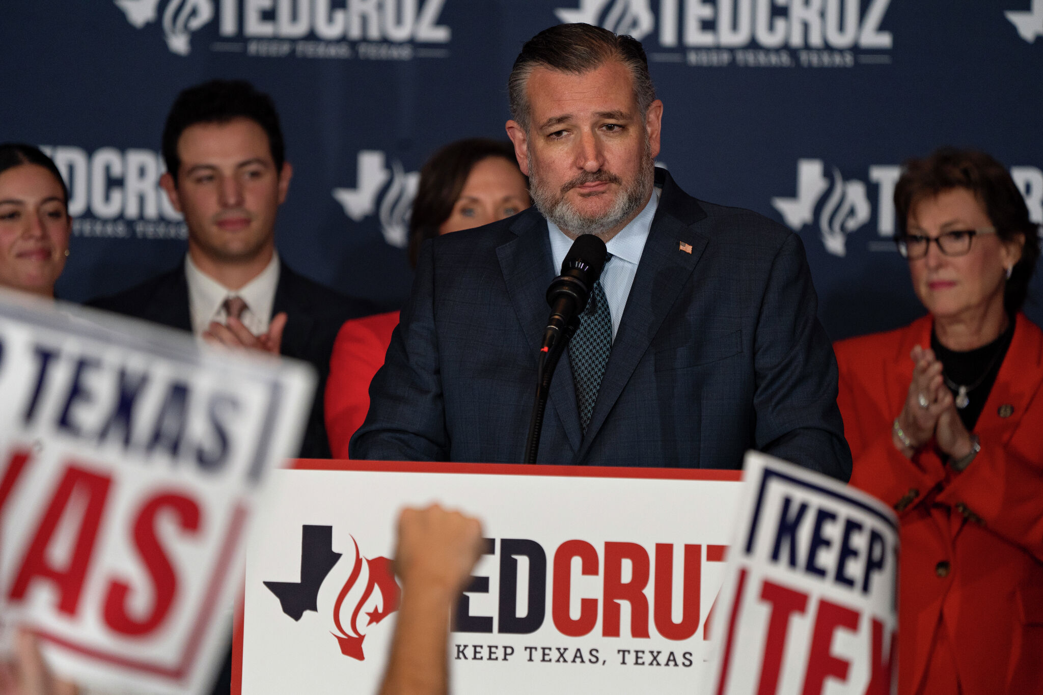 Cruz derrota a Allred y republicanos toman el control del Senado