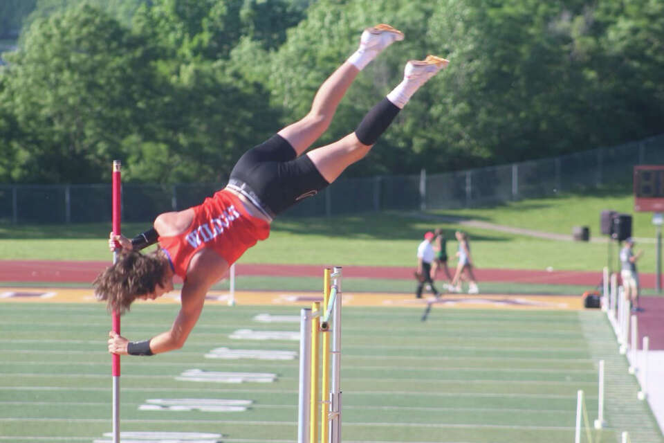 Meet Parker Owens, Edwardsville’s world-record teenage pole vaulter
