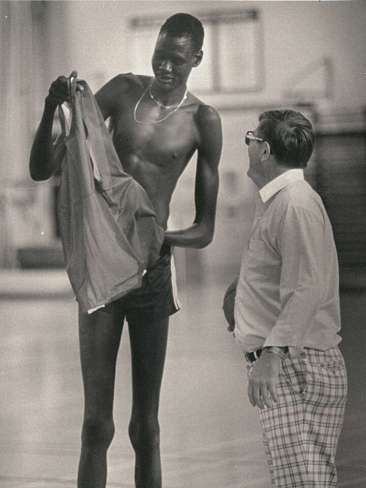 Remembering Manute Bol, 40 years after he was a Bridgeport sensation