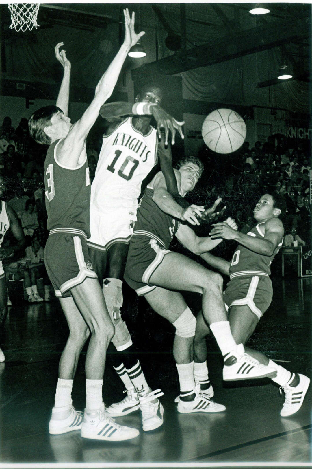 Remembering Manute Bol, 40 years after he was a Bridgeport sensation