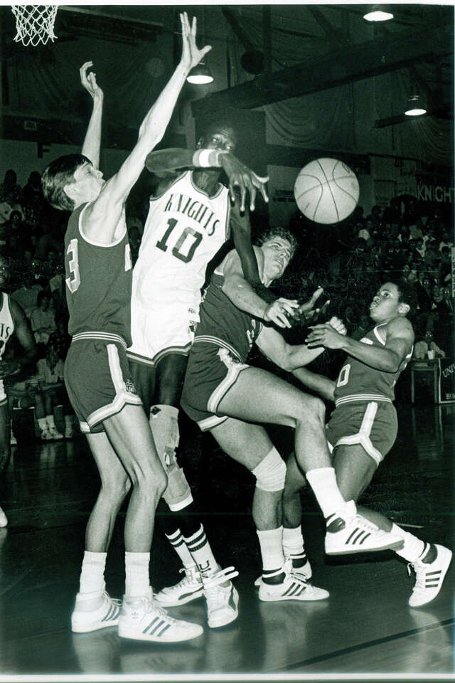 Remembering Manute Bol, 40 years after he was a Bridgeport sensation