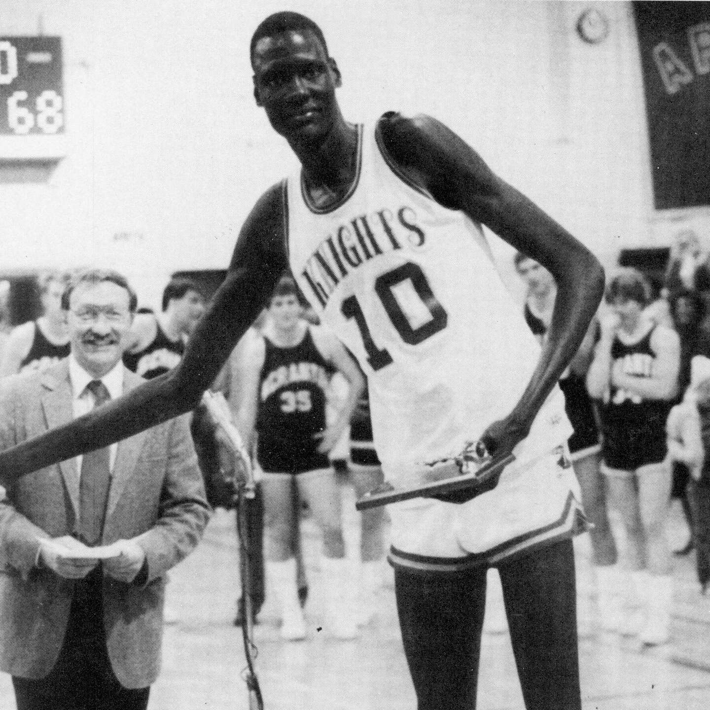 Remembering Manute Bol, 40 years after he was a Bridgeport sensation