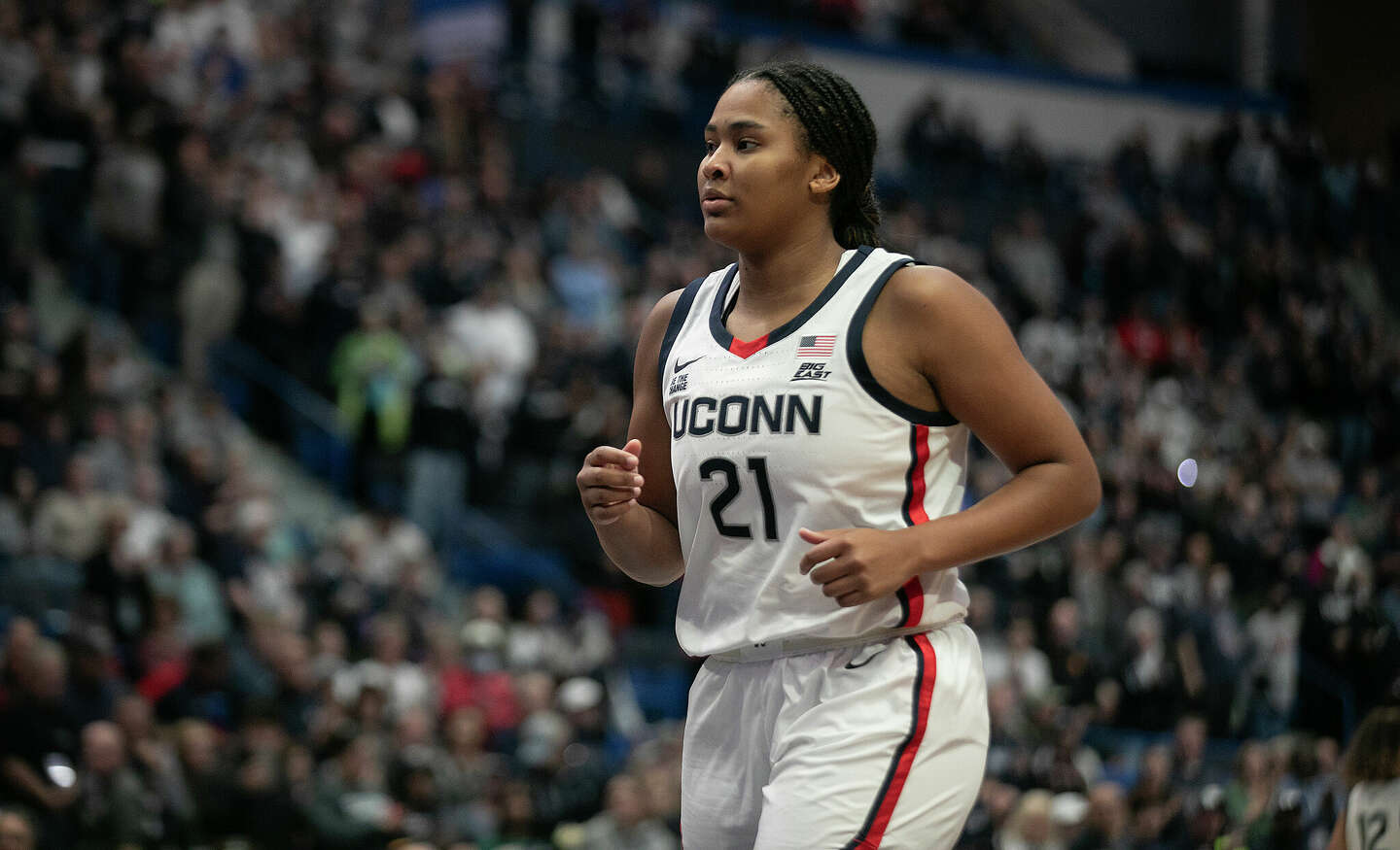 Freshman Sarah Strong dominant in her UConn women's basketball debut
