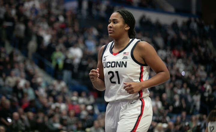Freshman Sarah Strong dominant in her UConn women's basketball debut