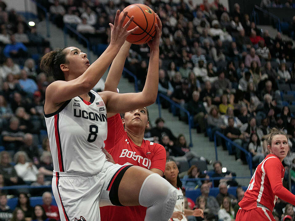 Jana El Alfy makes long-awaited debut for UConn women's basketball
