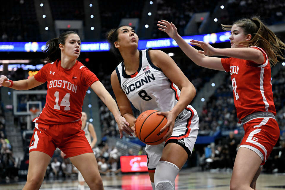 Jana El Alfy makes long-awaited debut for UConn women's basketball