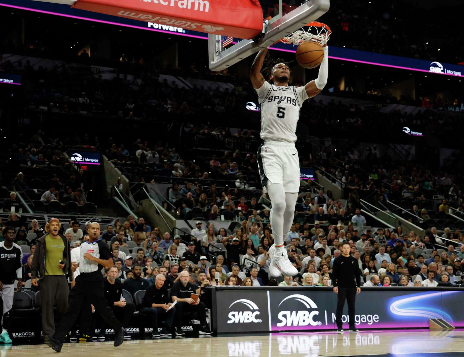 As his perimeter game grows, Castle looks to shine in dunk contest