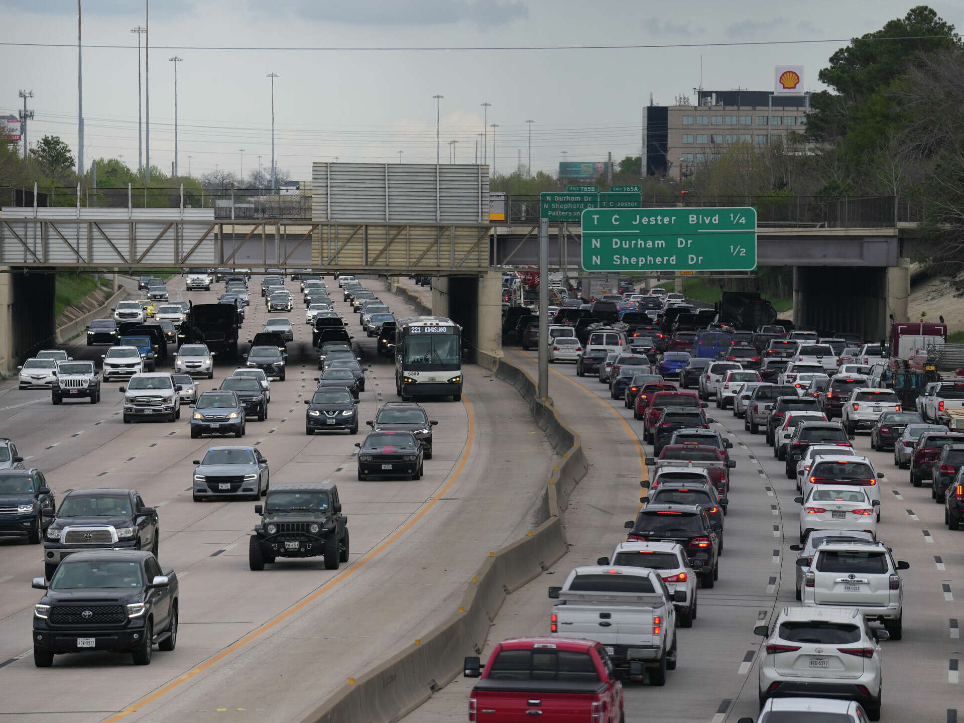 I-10 East Freeway: Main lane closures planned. Major delays expected.