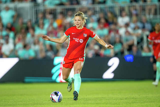 Claire Hutton enjoying 1st pro soccer season with Kansas City Current