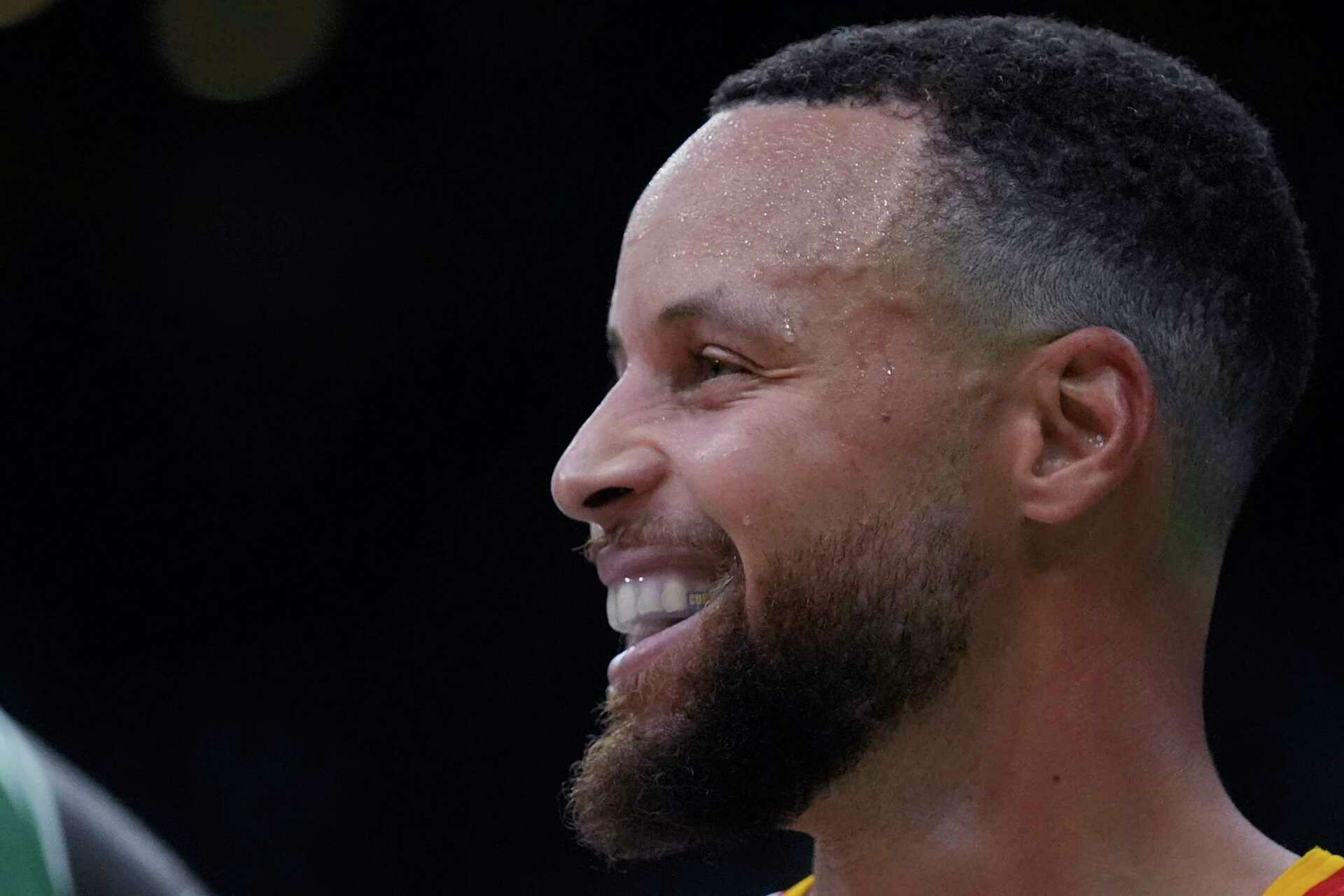 Steph Curry’s subtle adjustment is fueling a surprising Warriors start