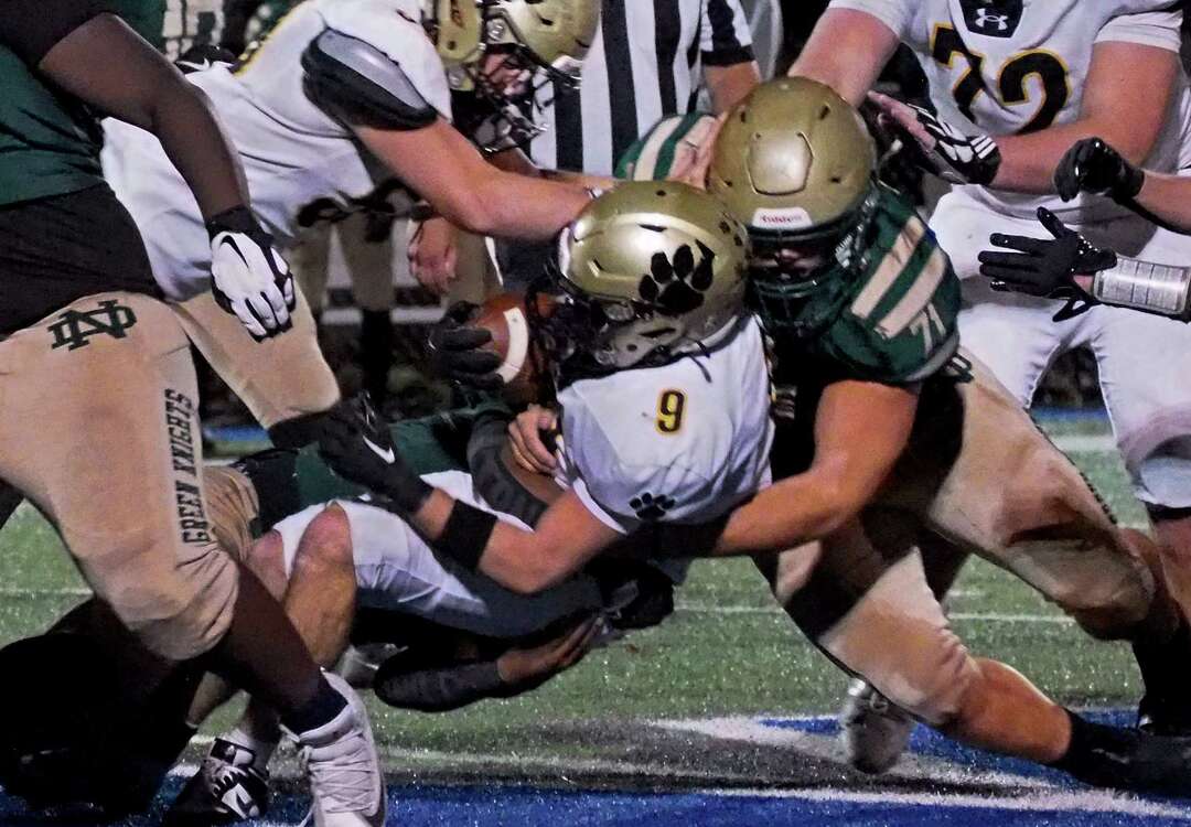 Second-ranked Hand football team shuts out Notre Dame-West Haven