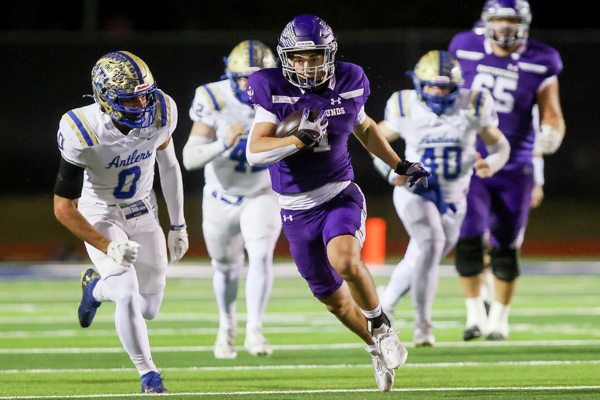 Boerne football routs Kerrville Tivy in regular season finale