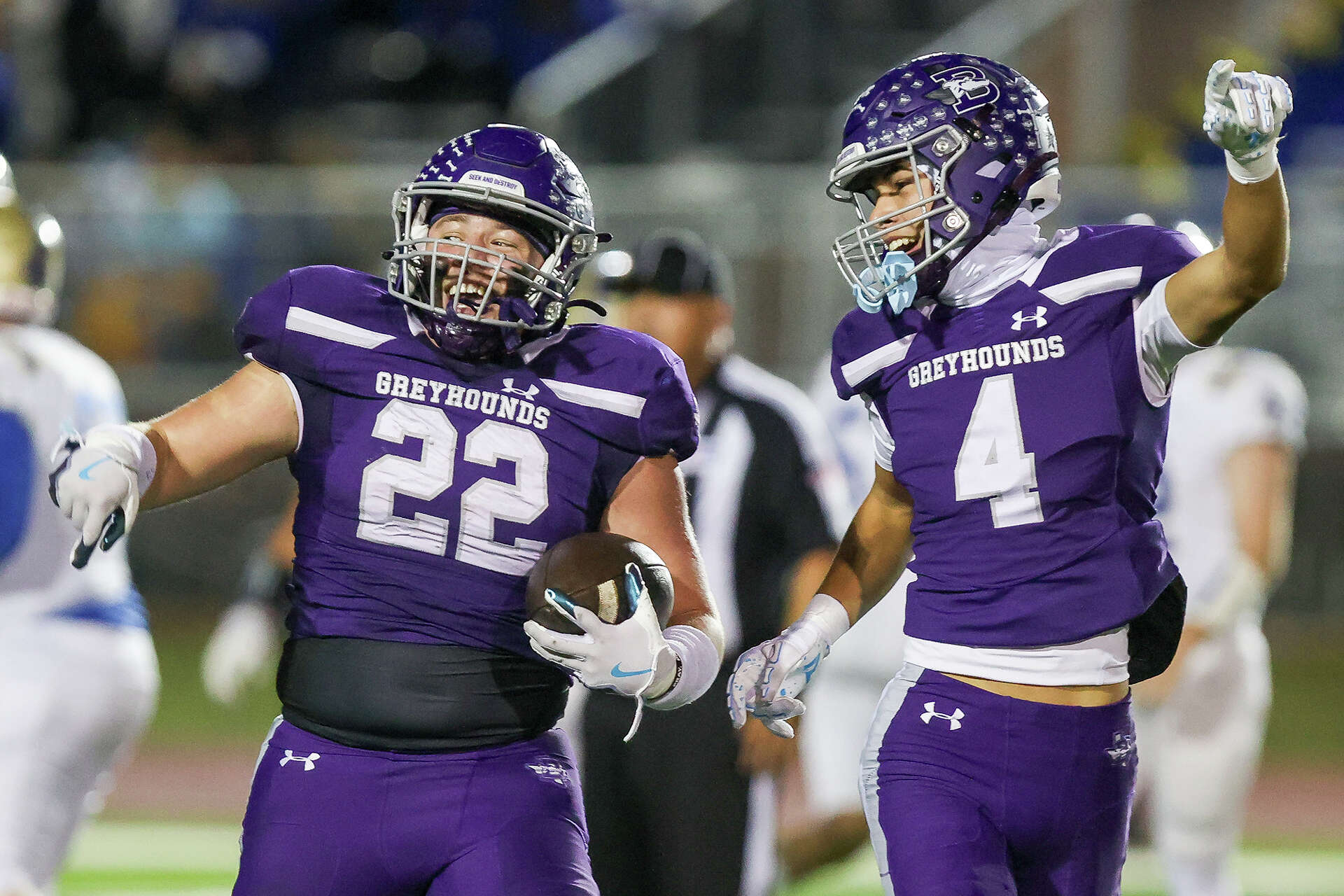 Boerne football routs Kerrville Tivy in regular season finale