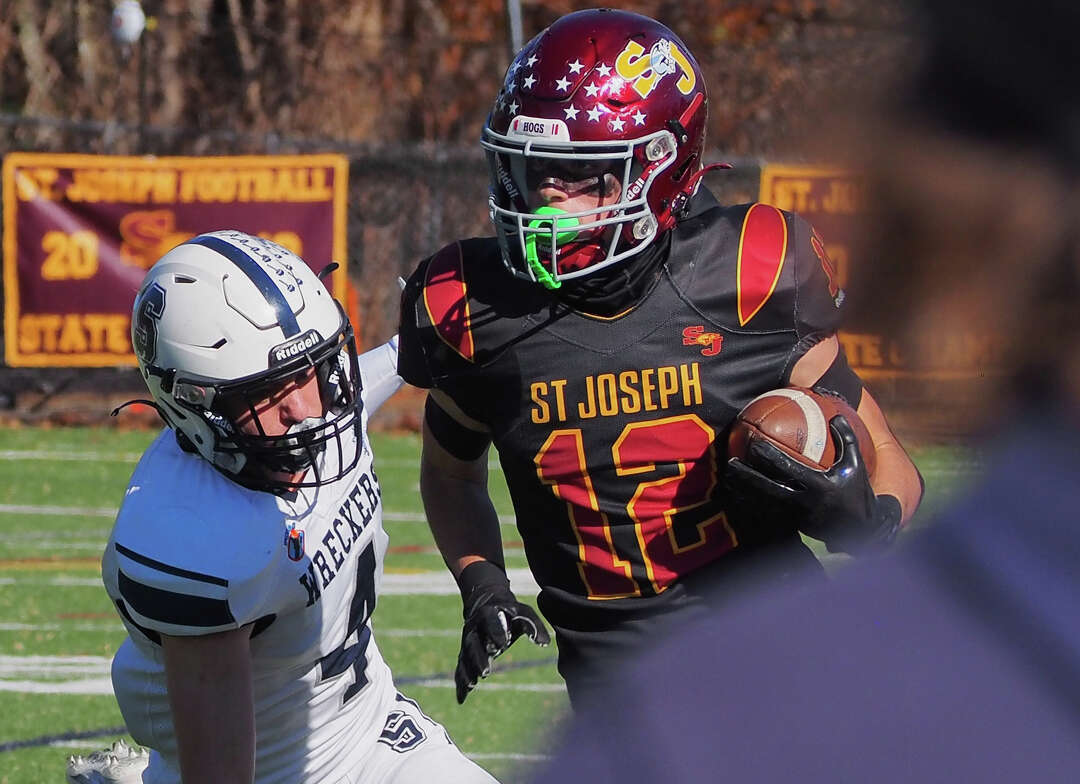 Staples football stuns St. Joseph with late TD pass by Nick Wei