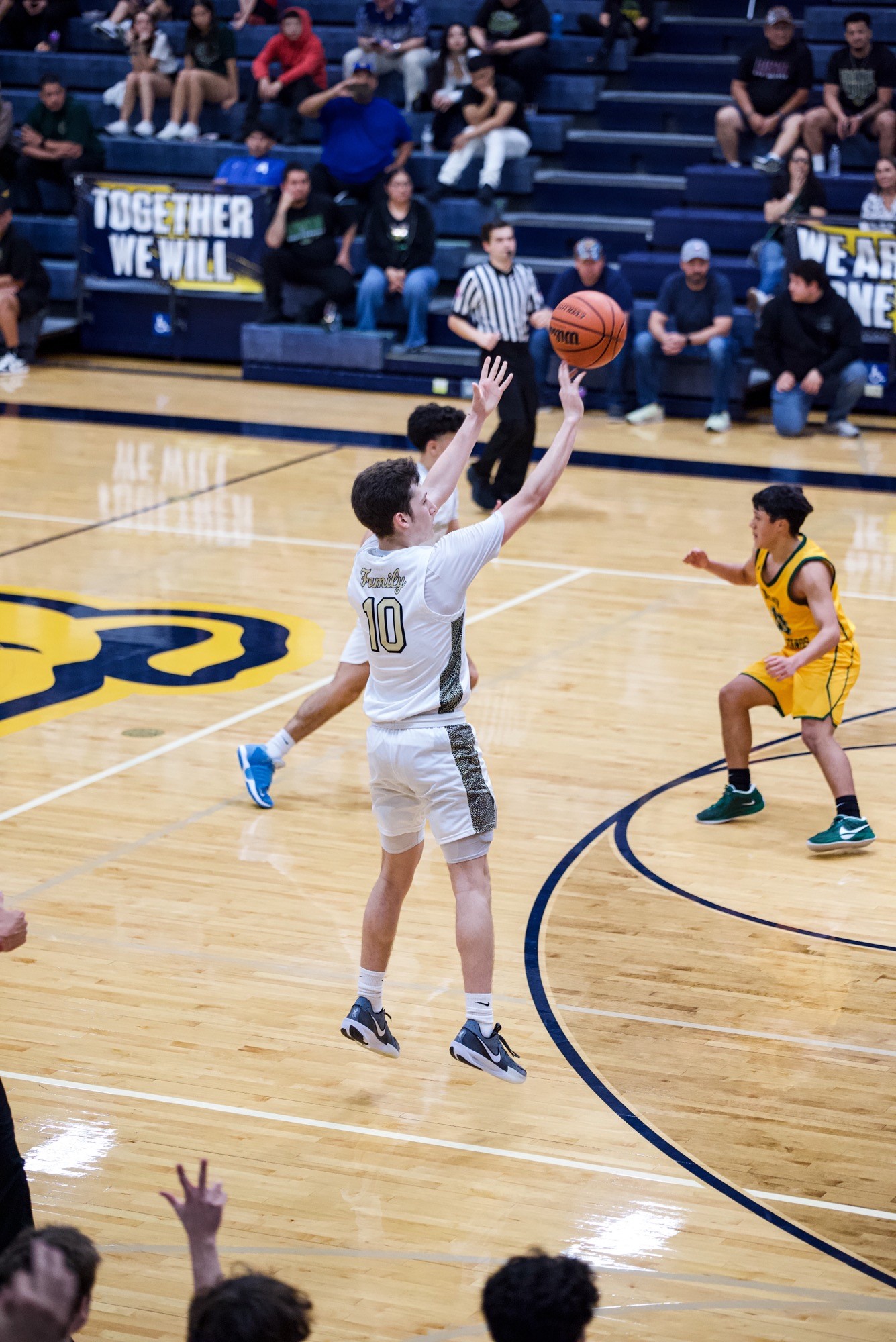 Alexander basketball wins 76-48 against Nixon as Emilio Garcia emerges