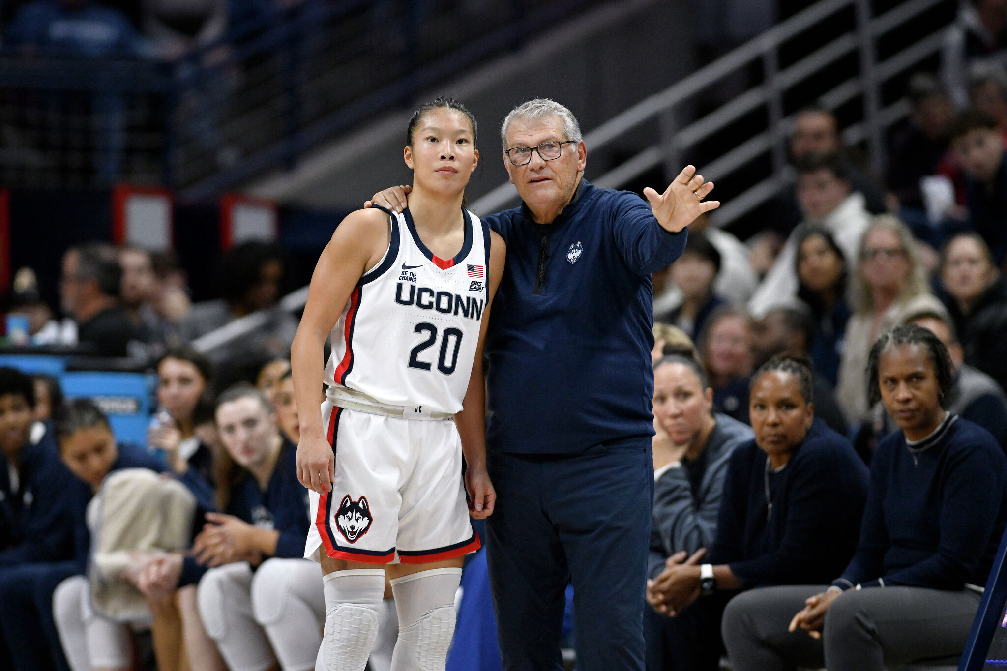 Geno Auriemma one win from history as UConn plays in North Carolina