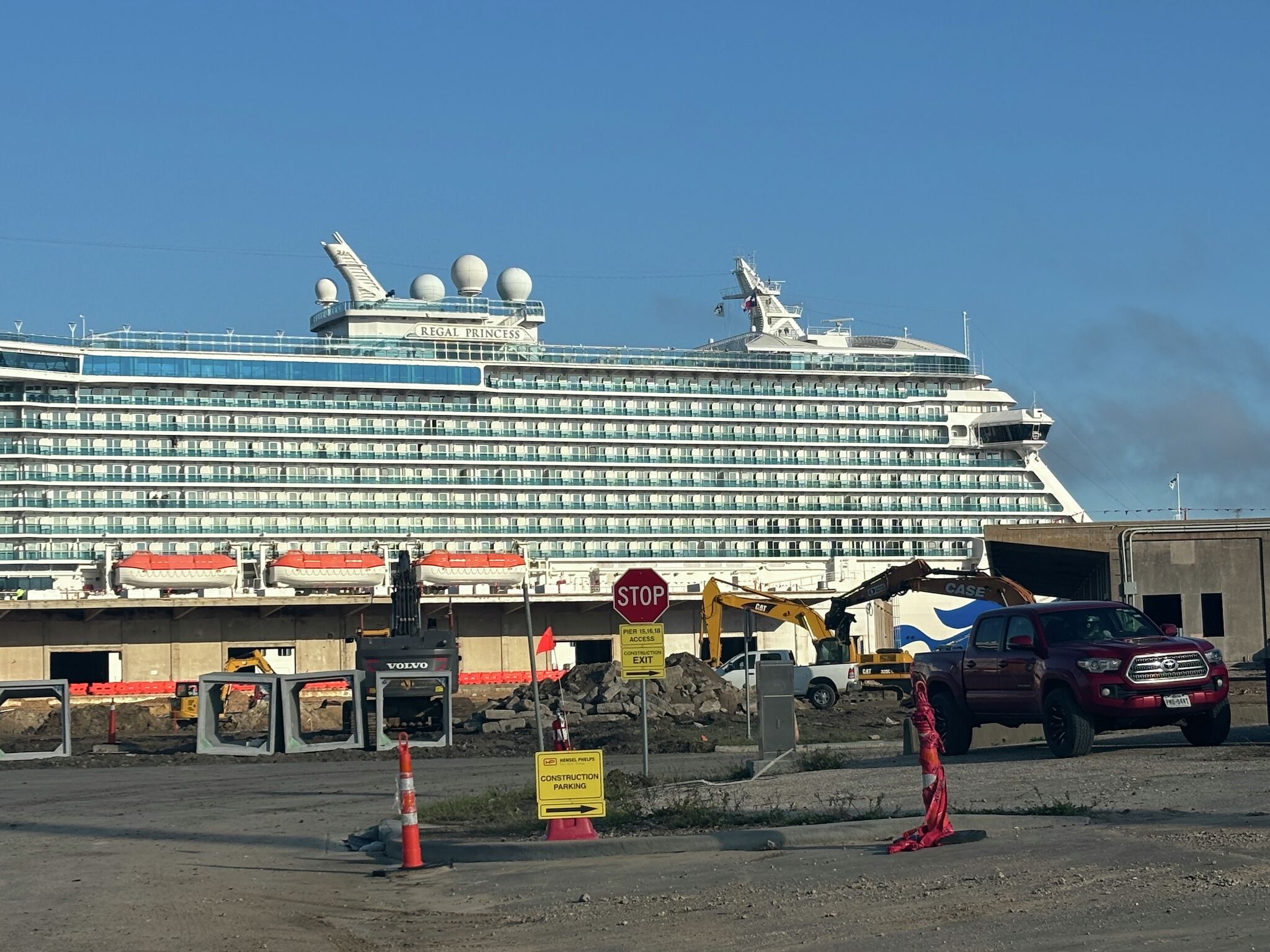 Cruise ship stuck in Gulf port cancels third straight voyage