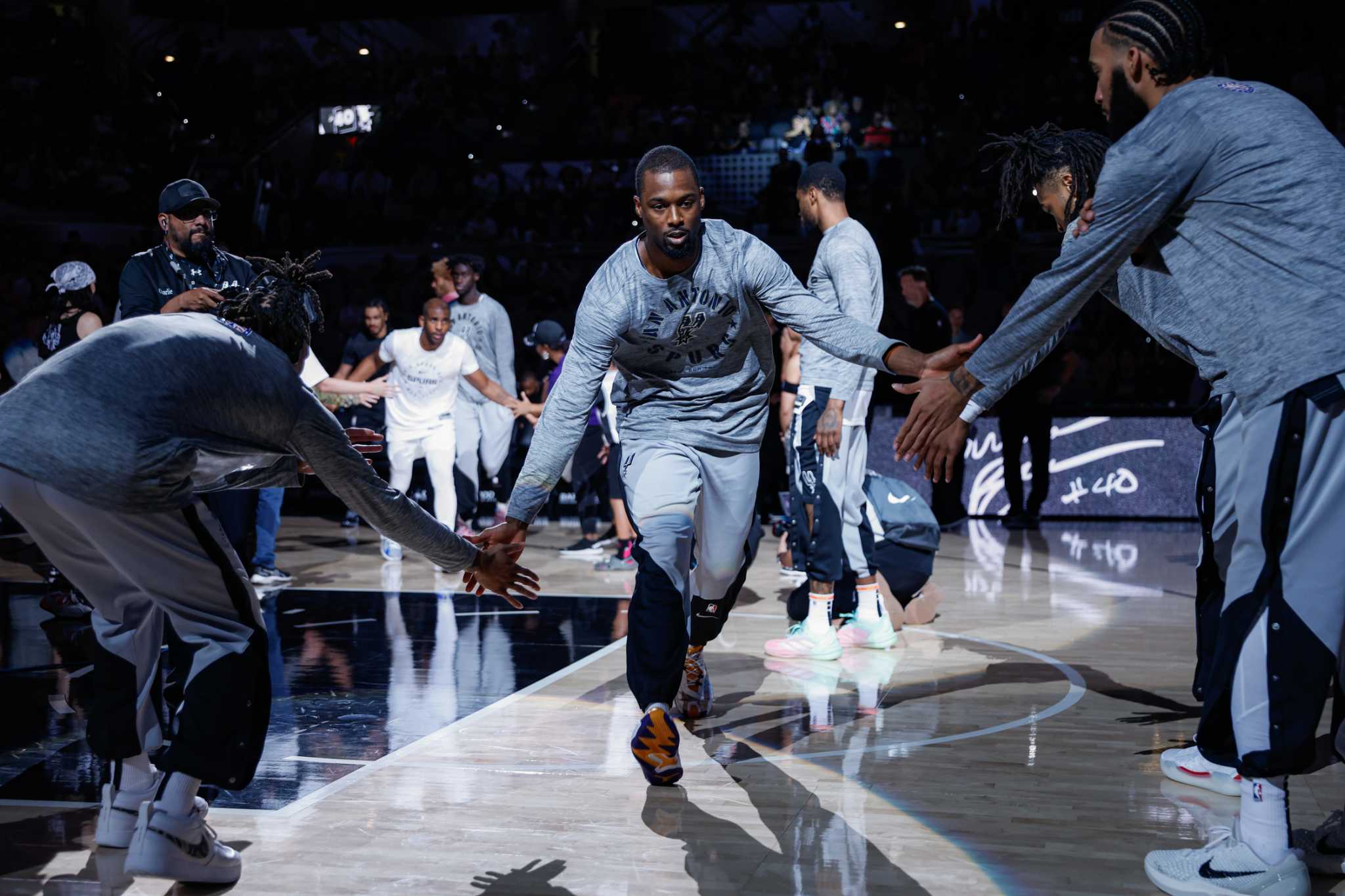 Spurs' Harrison Barnes, Kings' Doug McDermott revel in Iowa roots